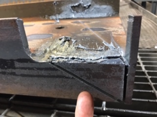 Advance Steel의 NC 파일을 사용하여 Voortman 기계에 의해 잘못 절단된 보